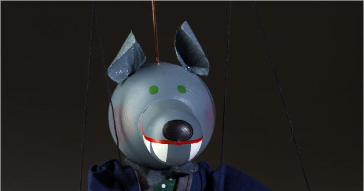 Standing Wolf Puppet | Marionettes.cz